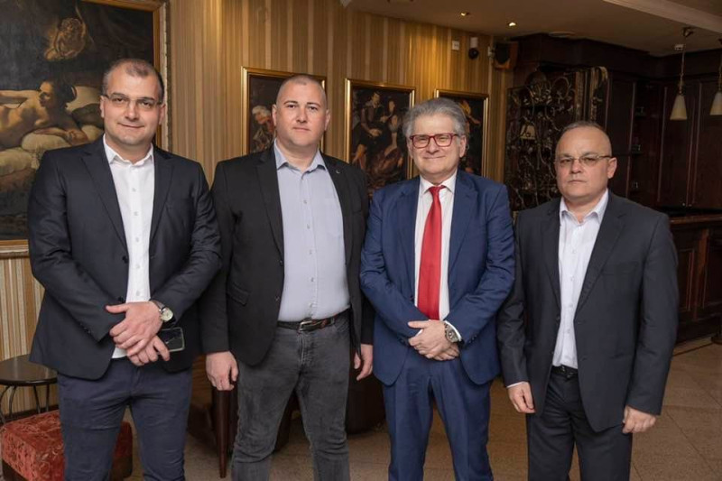 Politički preokreti u Nišu: Odbornici Oliver Paunović i Milena Vakić ...
